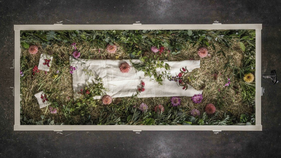 How human composting turns bodies into soil | Popular Science