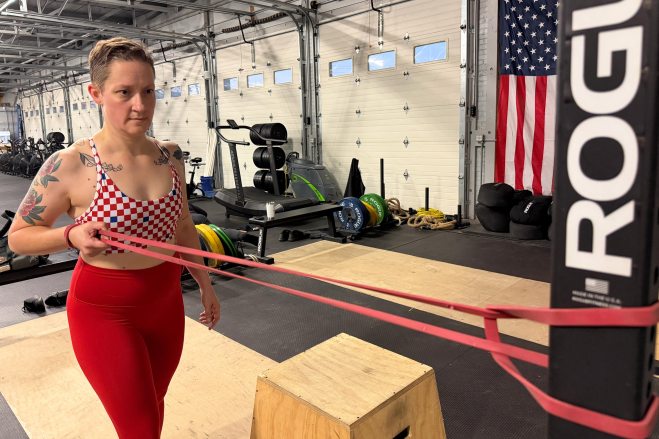 4 ways to fix 'tech neck,' according to a physical therapist | Popular ...