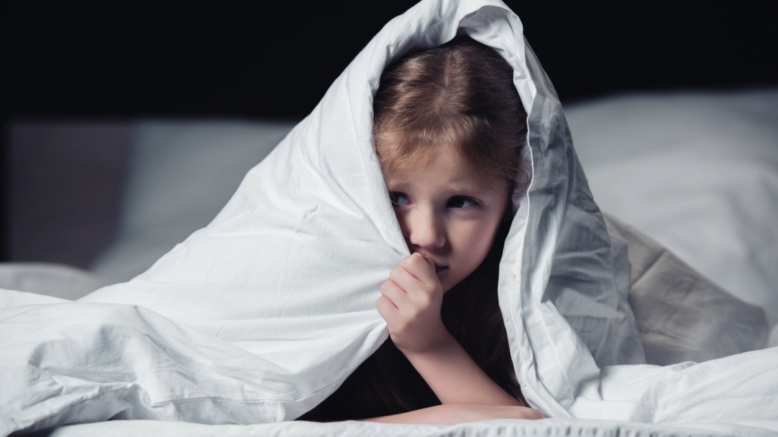 Why you 'see' things in the dark, according to an ophthalmologist ...