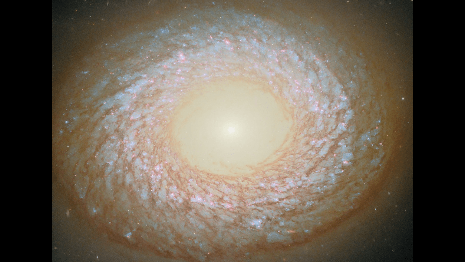 Galaxy NGC 2775 continues to baffle astronomers | Popular Science