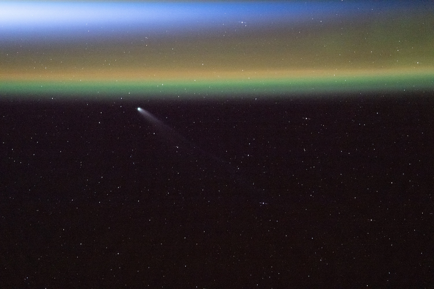 ISS astronauts photograph two comets soaring over Earth's auroras ...