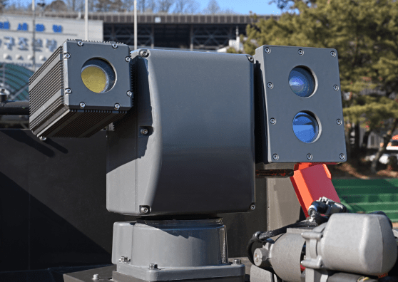 Autonomous firefighting robot can drive straight into a 1,000 degree ...