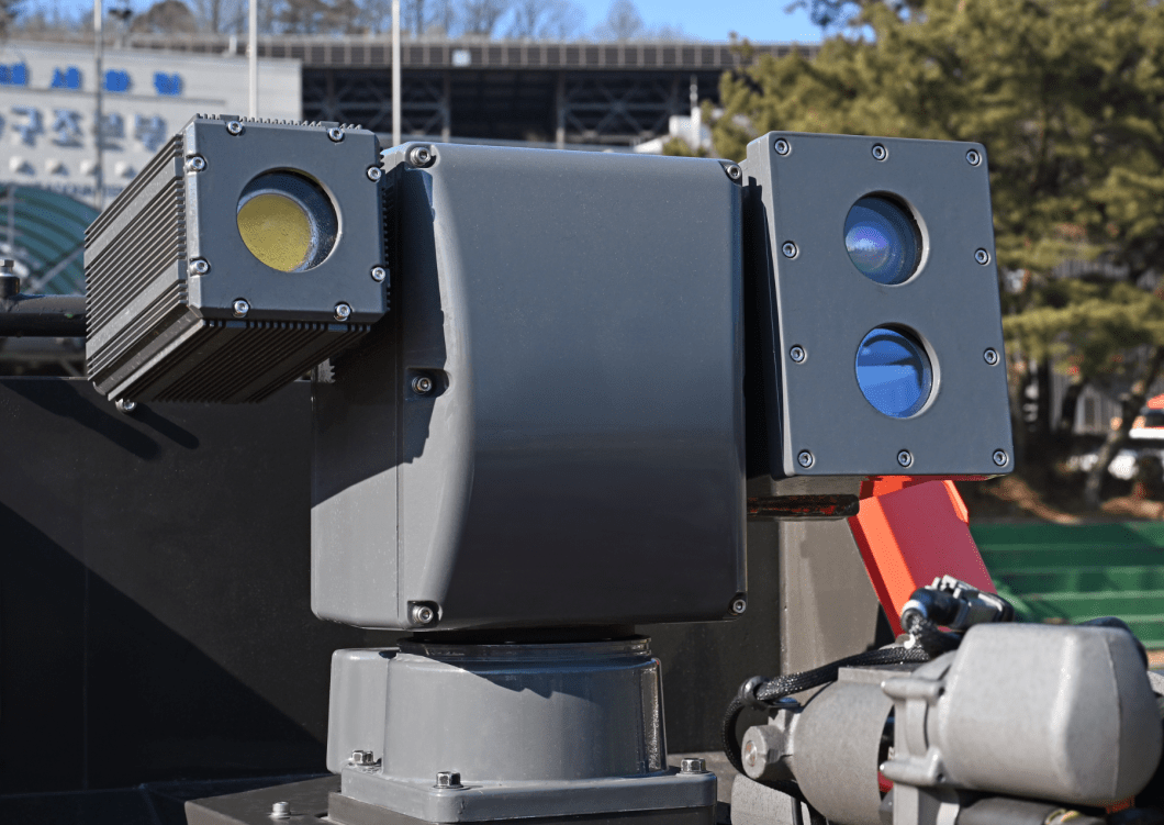 Autonomous firefighting robot can drive straight into a 1,000 degree ...
