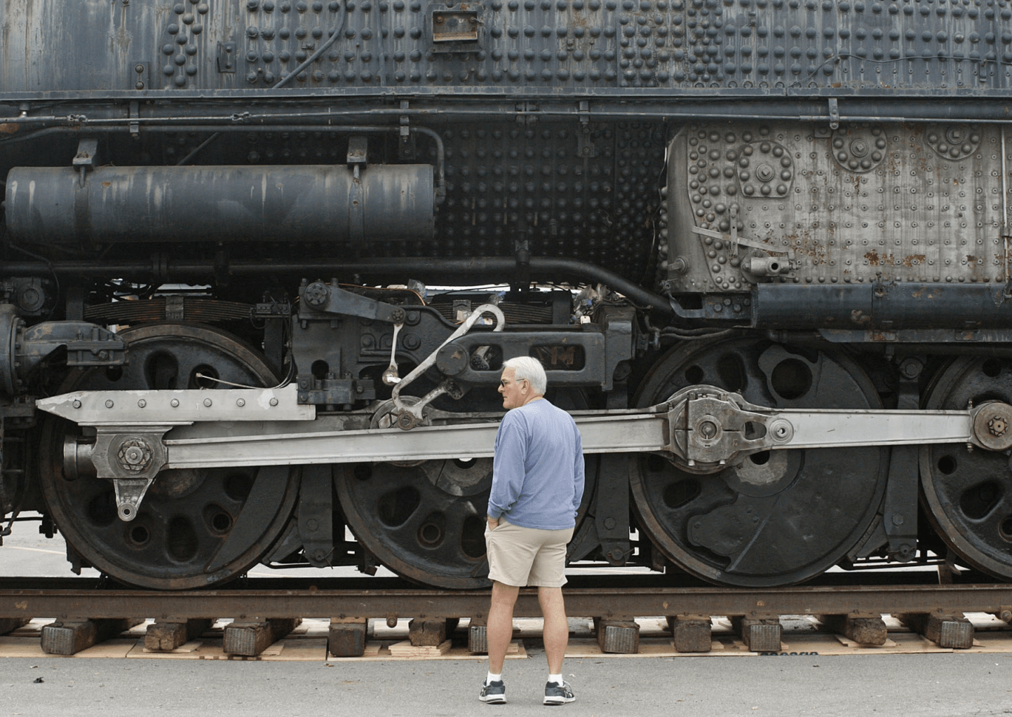 World’s largest steam locomotive heads out on tour | Popular Science