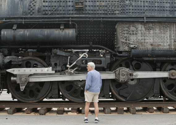 World’s largest steam locomotive heads out on tour | Popular Science