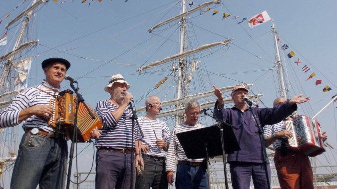 Sea shanties actually help people work together better | Popular Science